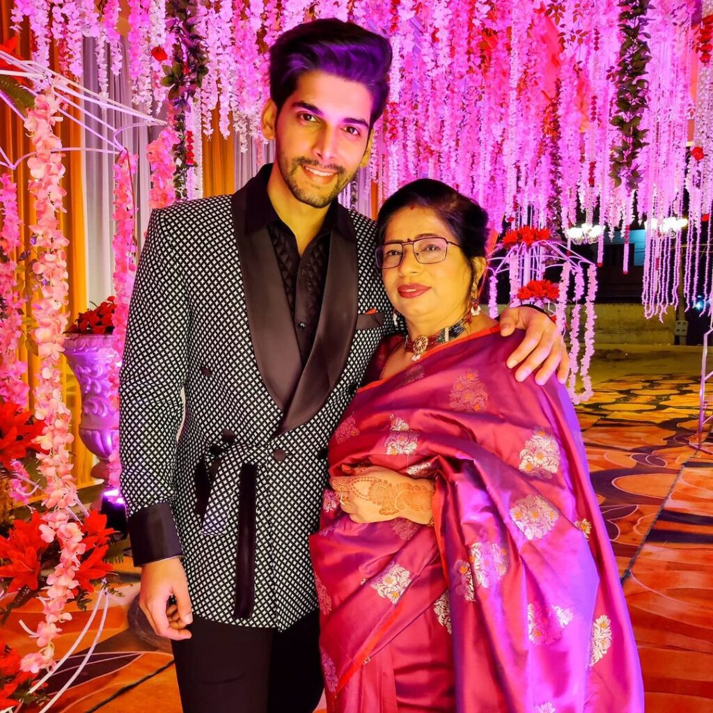 Akshit Sukhija Biography, Wiki, Age, Family, Girlfriend, Hometown, Photos, Height, Net Worth ...