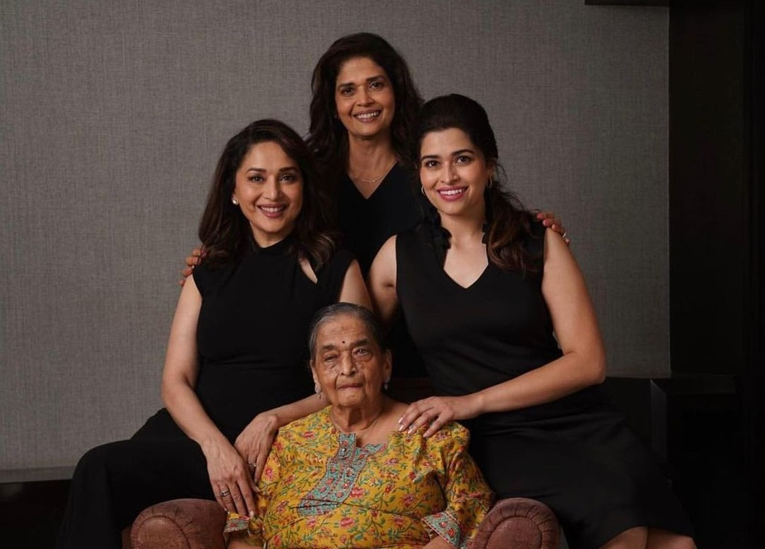 Rupa Dixit Dandekar Age, Biography, Wiki, Husband, Family, Address ...