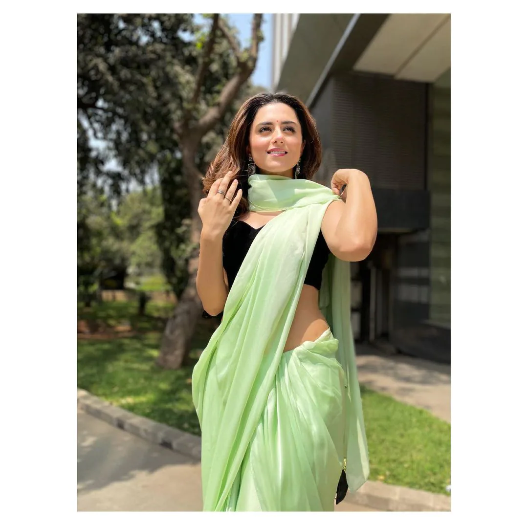 Ridhi Dogra Age, Biography, Wiki, Family, Address, Hometown, Photos ...