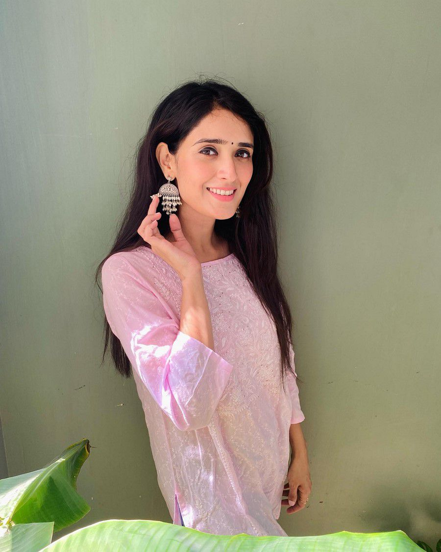 Pankhuri Awasthy Biography, Wiki, Age, Family, Husband, Hometown ...